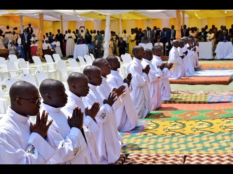 TWAKIRE MUKAMA MU NGORO YAWE/ Tuje gusaba umuhezagiro