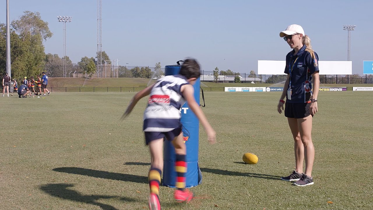 Footy For Your Class – Skills: Tackle Bag - YouTube
