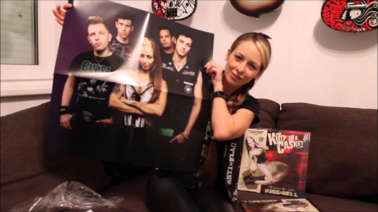 Kitty In A Casket - Kiss & Hell Vinyl - YouTube
