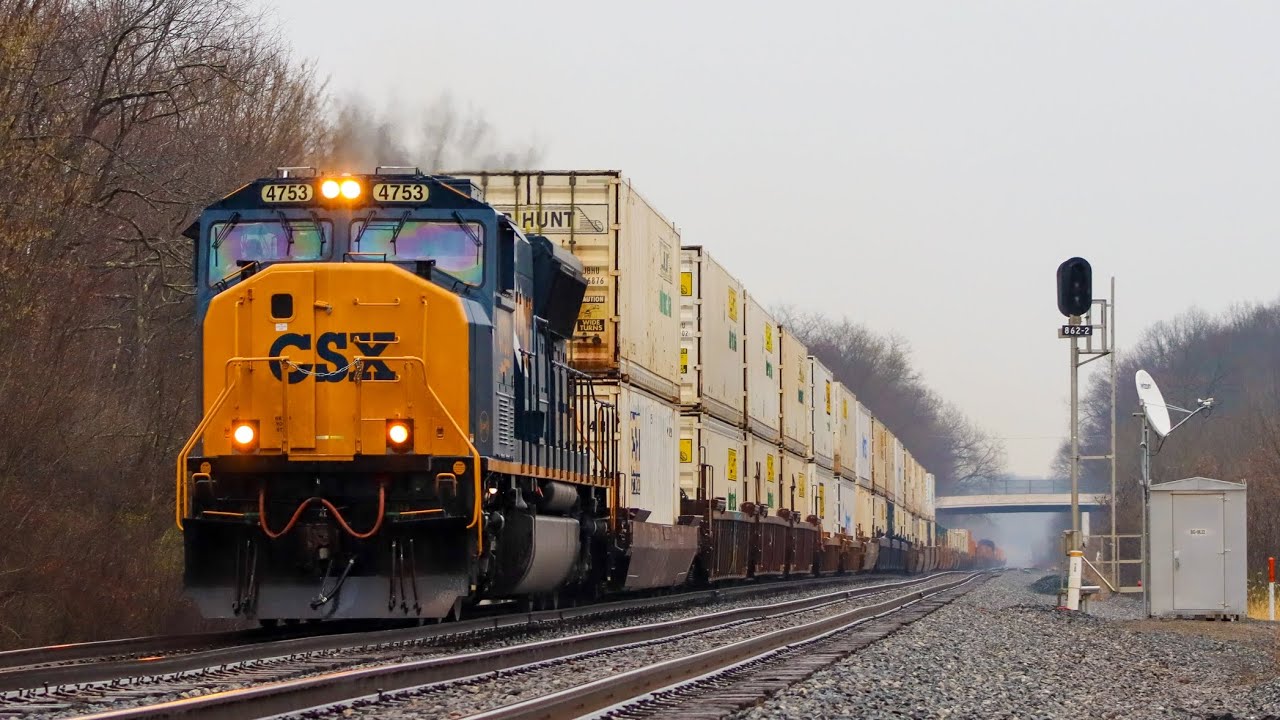CSX 4753 leads I137 with a friendly engineer! - YouTube