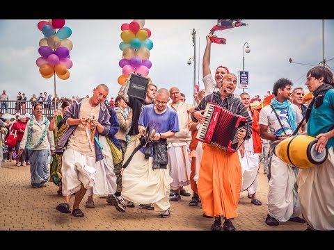 Harinam Sankirtan by devotees of ISKCON - YouTube