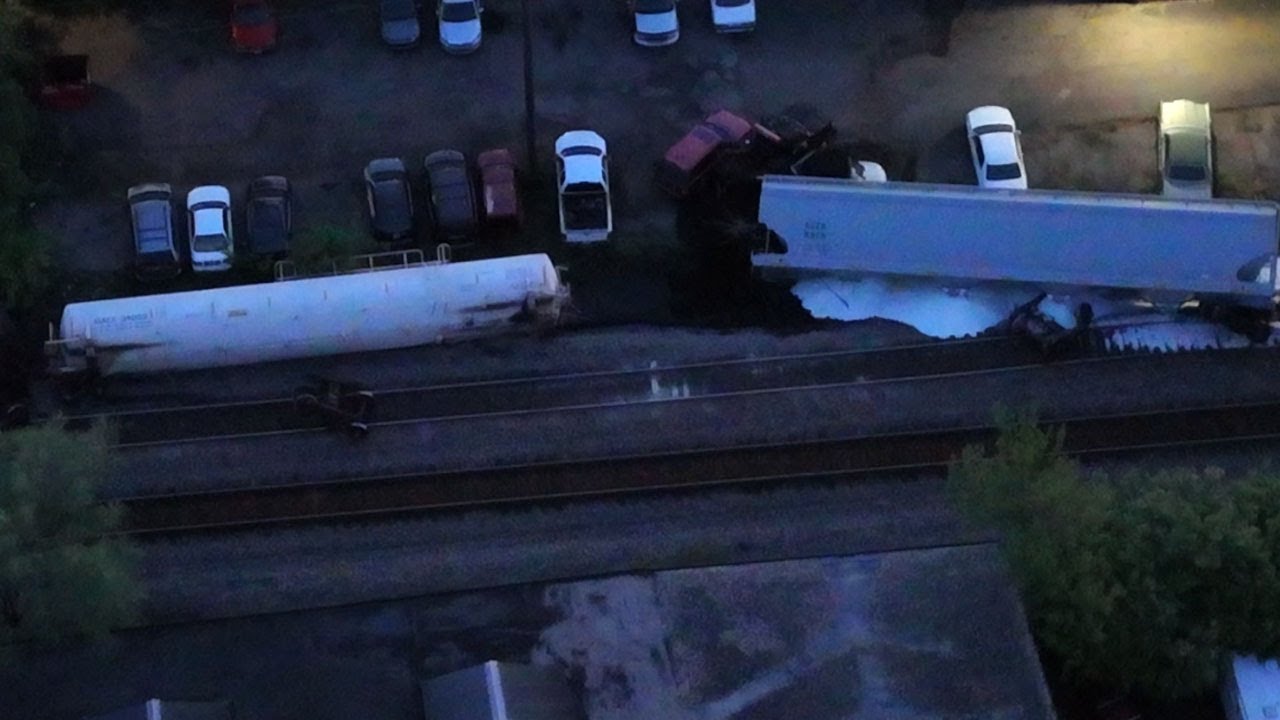 Train derails in Greater Cincinnati, evacuating around the area due to ...