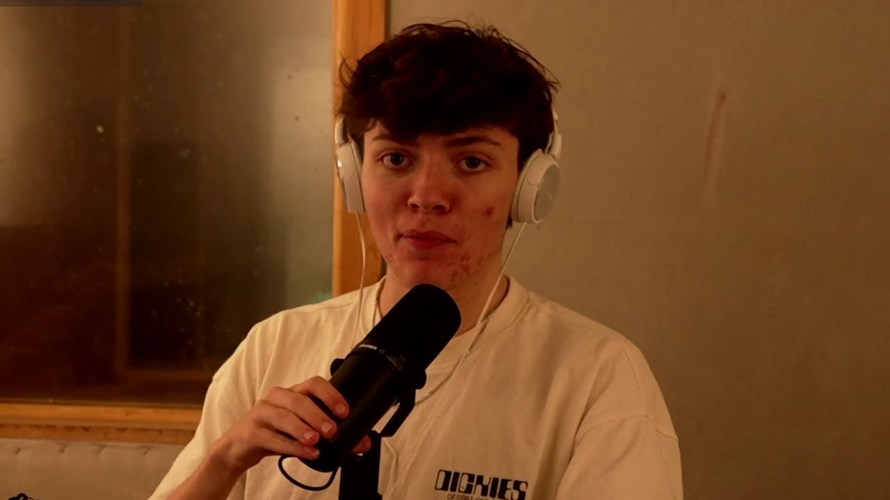 Jonnaay starts a podcast - YouTube