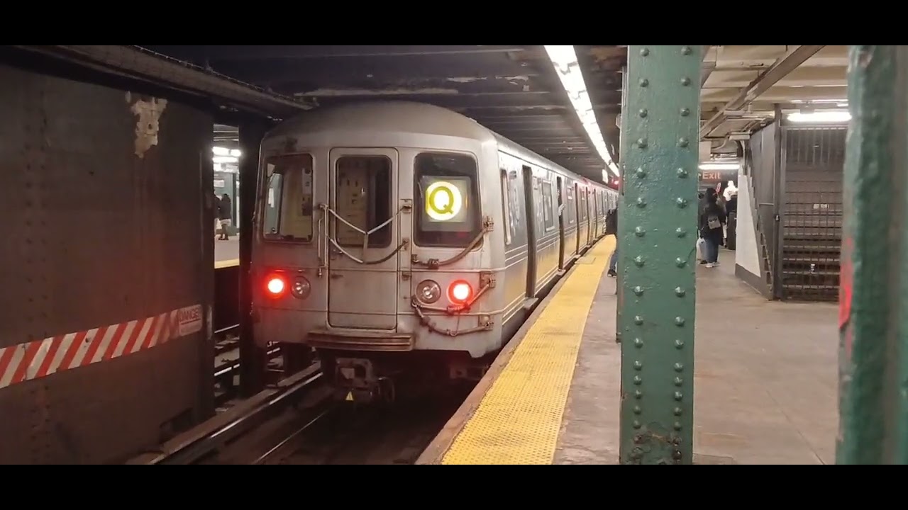 MTA NYCT: A, C, E, B, F, and Q trains at West 4th St - YouTube