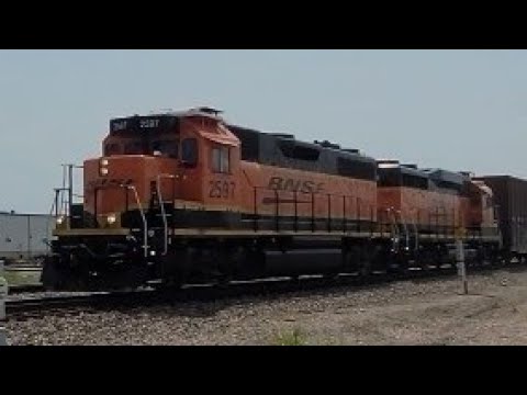 BNSF 2597 and BNSF 2550 Pulling Two Boxcars Past Avondale Yard (8-9-2021) - YouTube
