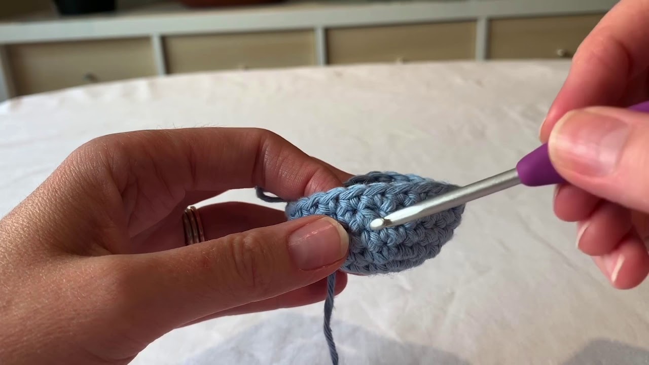 Invisible decrease crochet - YouTube
