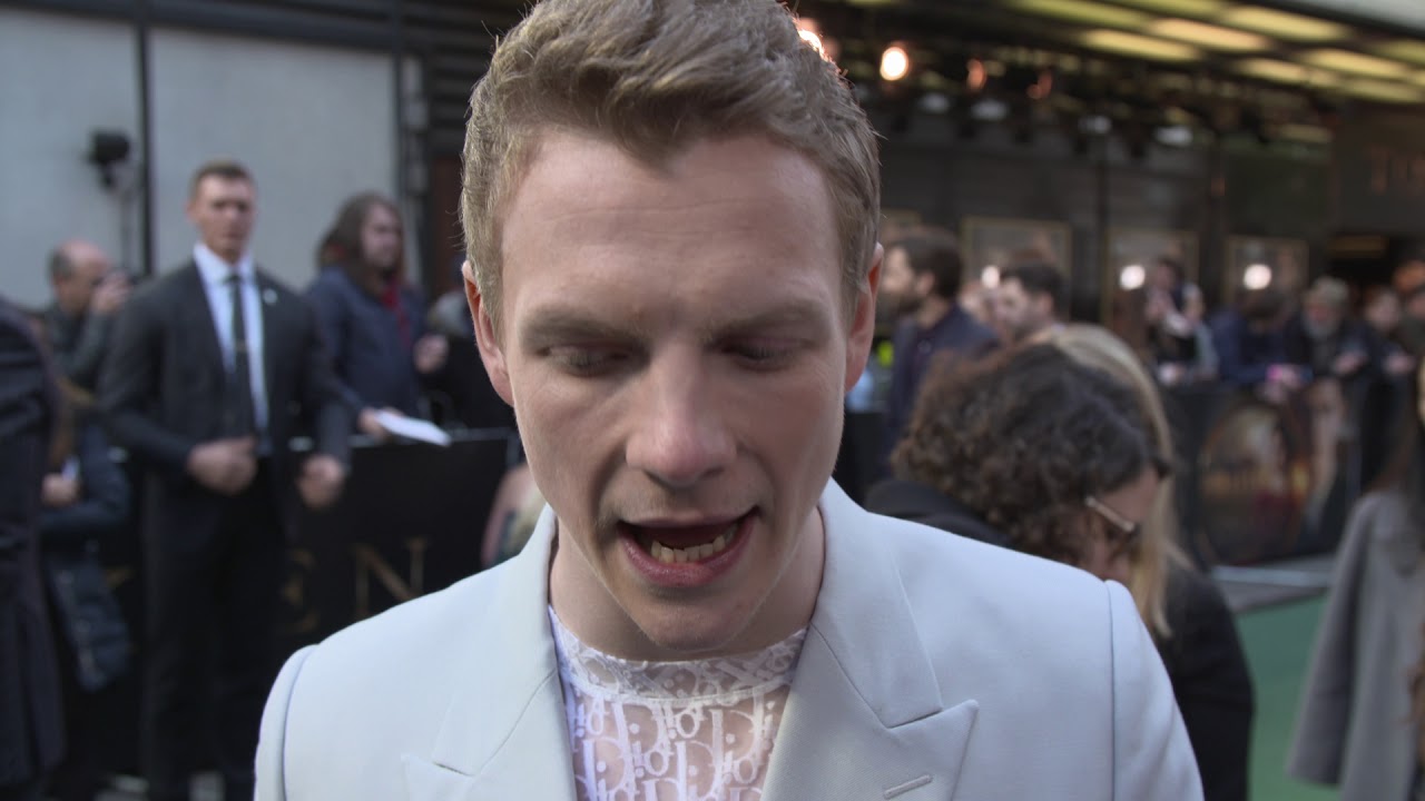 Tolkien London Premiere - Itw Patrick Gibson (official video) - YouTube