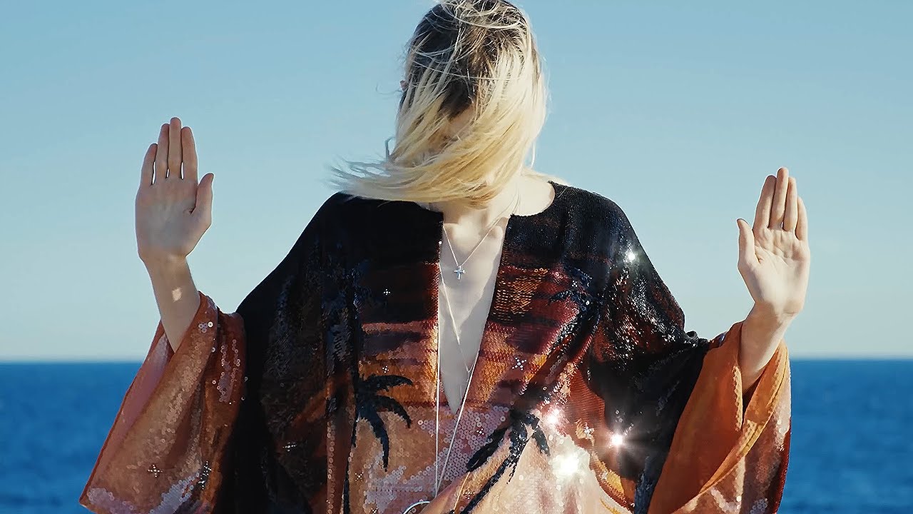 IZZY CAMINA - UP N DOWN - YouTube