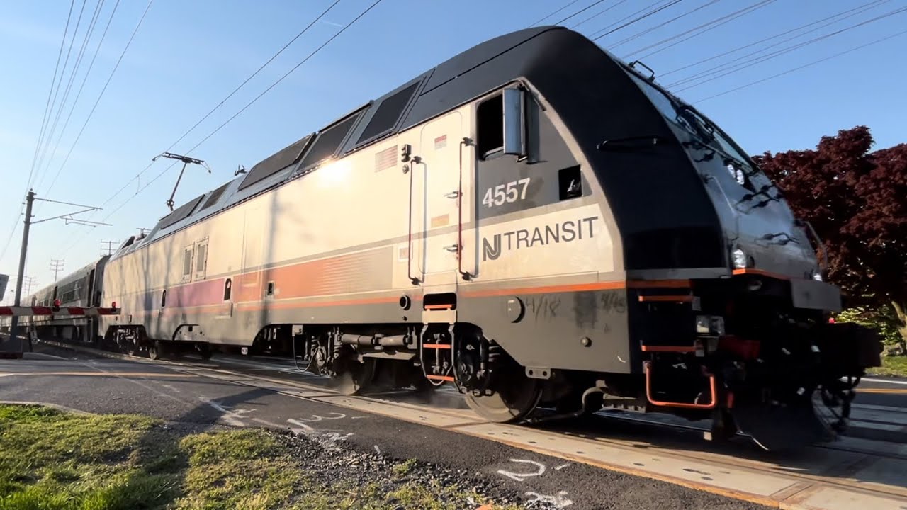 NJ Transit ALP-45A #4557 NJCL Train 3361 Little Silver NJ - YouTube