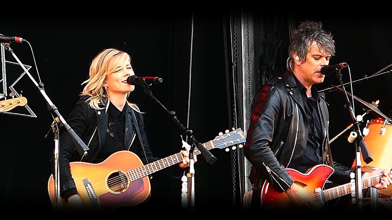 THE COMMON LINNETS - HEARTS ON FIRE LIVE @ VESTROCK HULST 2017 - YouTube