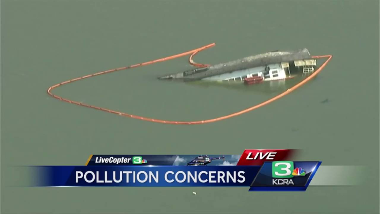 Sinking riverboat an environmental concern - YouTube