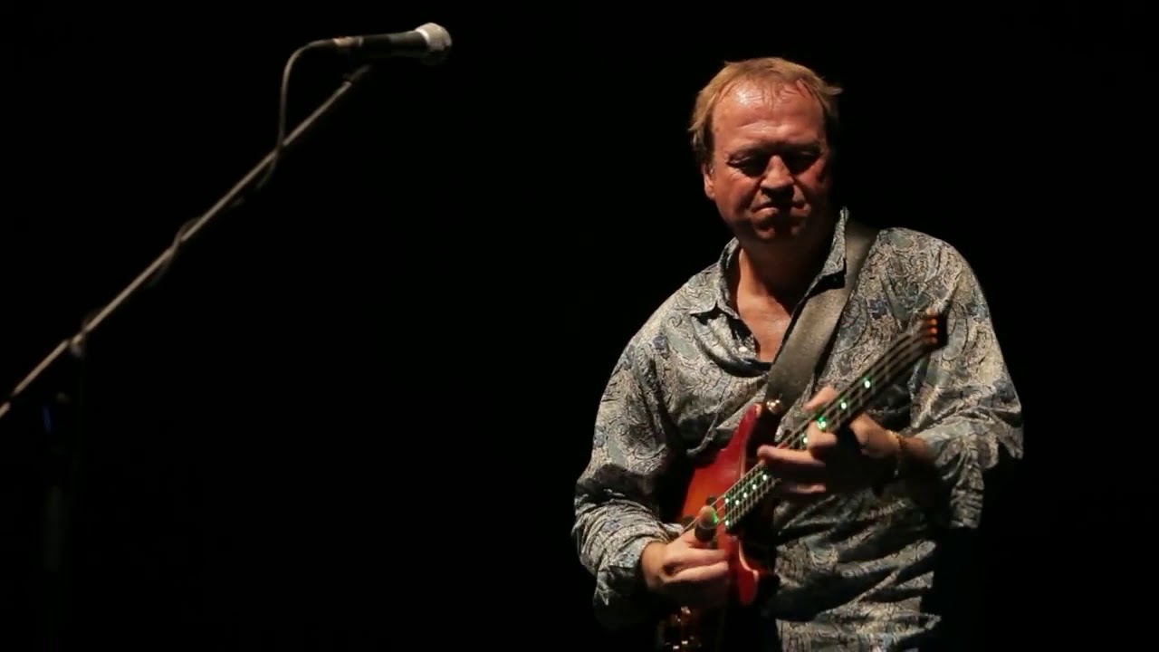 MARK KING Bass solo - YouTube