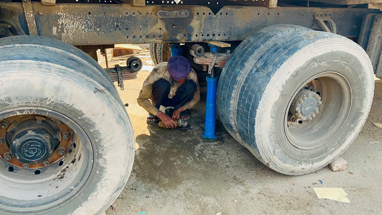 Truck cracked chassis repair | Indian truck mechanics - YouTube