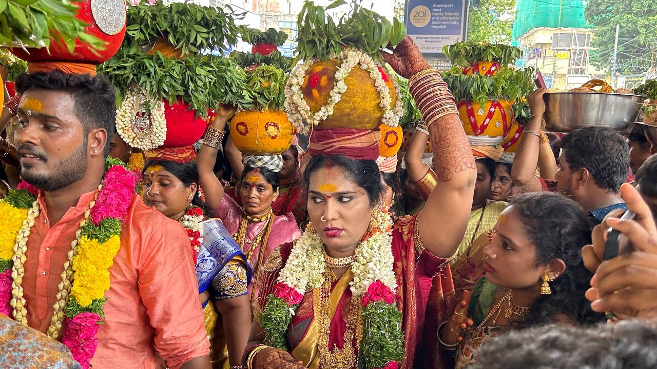 Jogini Shyamala Bonam at Balkampet | Balkampet Yellamma Bonalu 2023 ...
