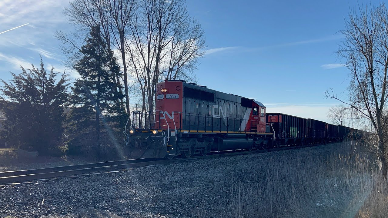 CN L575 led by GTW 5932 heads Northbound at Sibley Road in Riverview ...