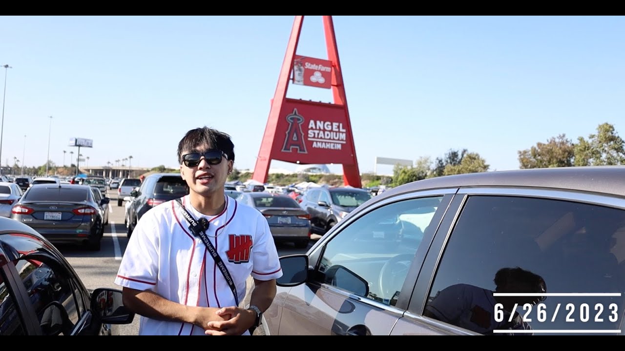 My First Baseball Game - YouTube