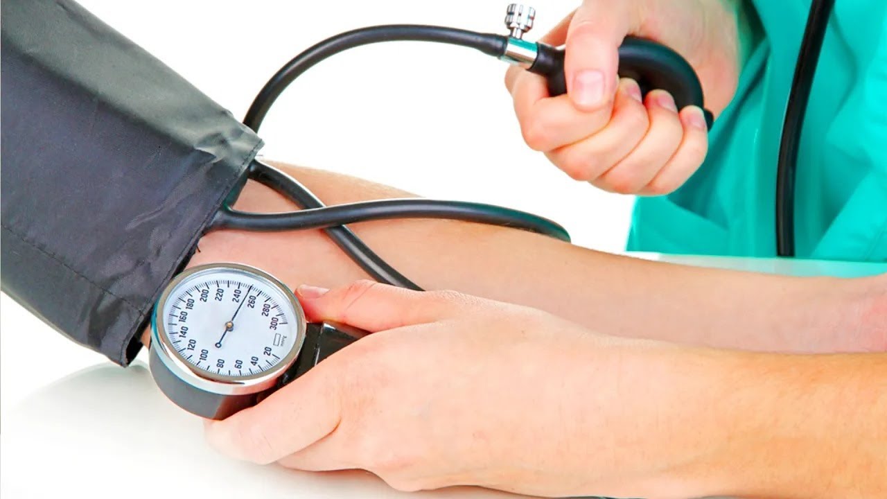 How to easily check blood pressure BP with sphygmomanometer at home ...