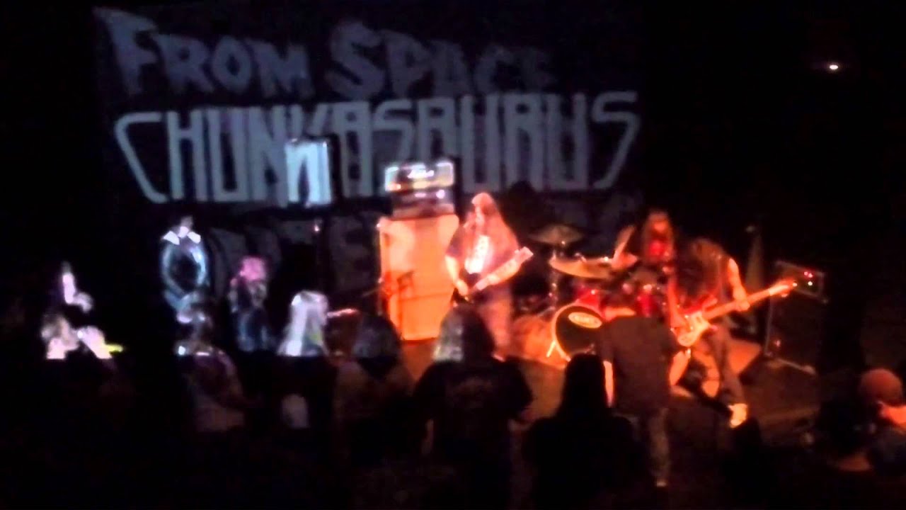 CHUNKASAURUS Live at INTREPID THEATRE - YouTube