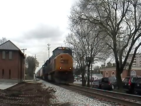 CSX SD70MAC 4537 w/ an Extremely Loud K5LA Leading Q575-15 past HWY 100 - YouTube