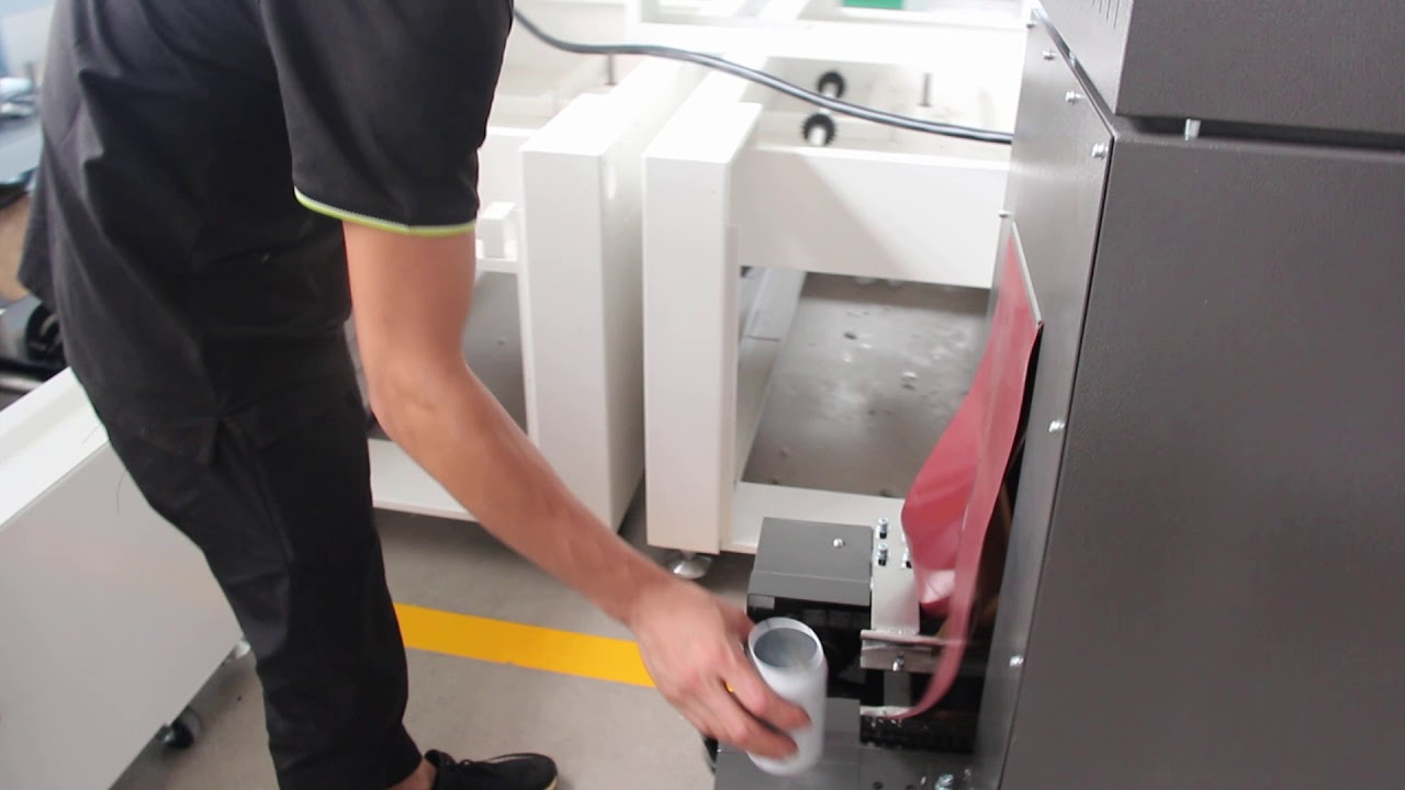 rotating pucks sleeve label shrink tunnel for cans - YouTube