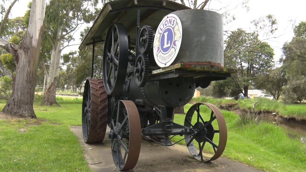 Unusual Steam Traction Engine at Cygnet - YouTube