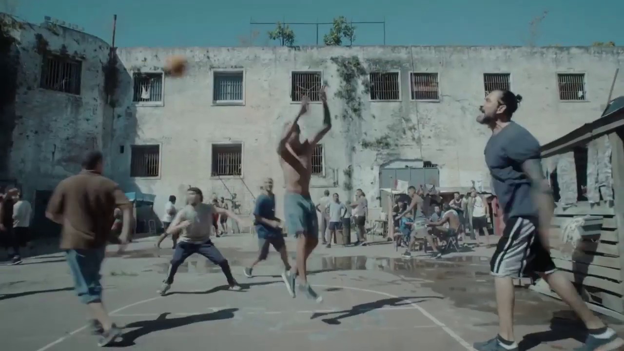 El Marginal 3 "Cesar le pega a Diosito" (Fragmento) - YouTube