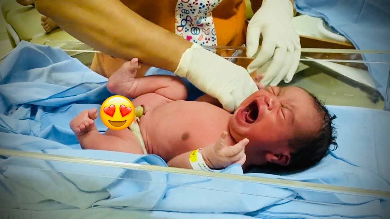 NEW BORN BABY FIRST CRYING , SO CUTE 😍😍 - YouTube