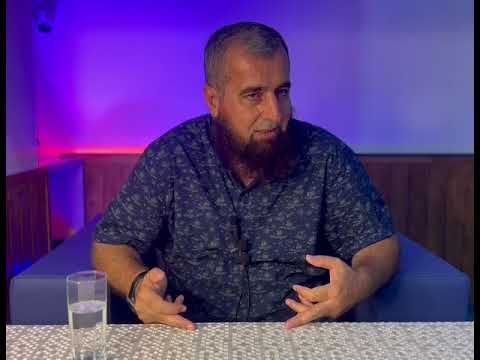 Mumeyyilər deyirlər : Əqidə salamat olsada bəsdir,minhəc xarab olsada .. . - Qamət Süleymanov