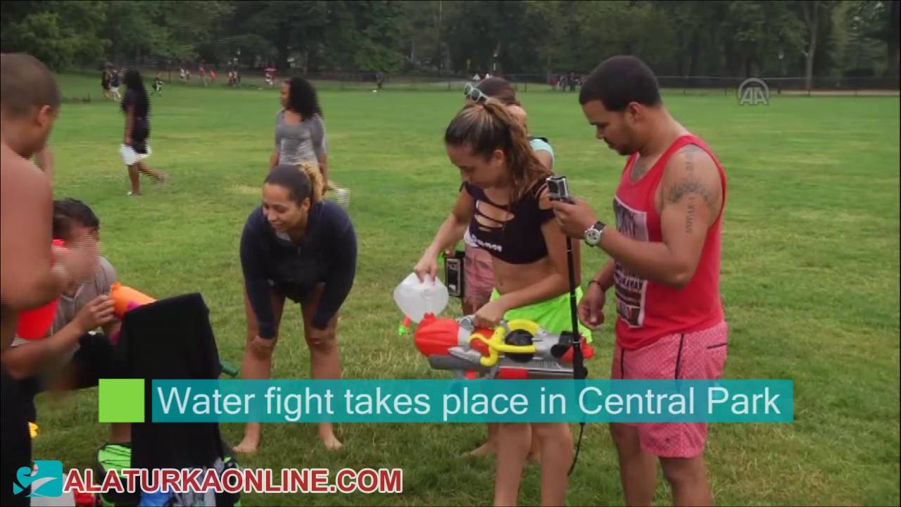 Water fight takes place in Central Park - YouTube
