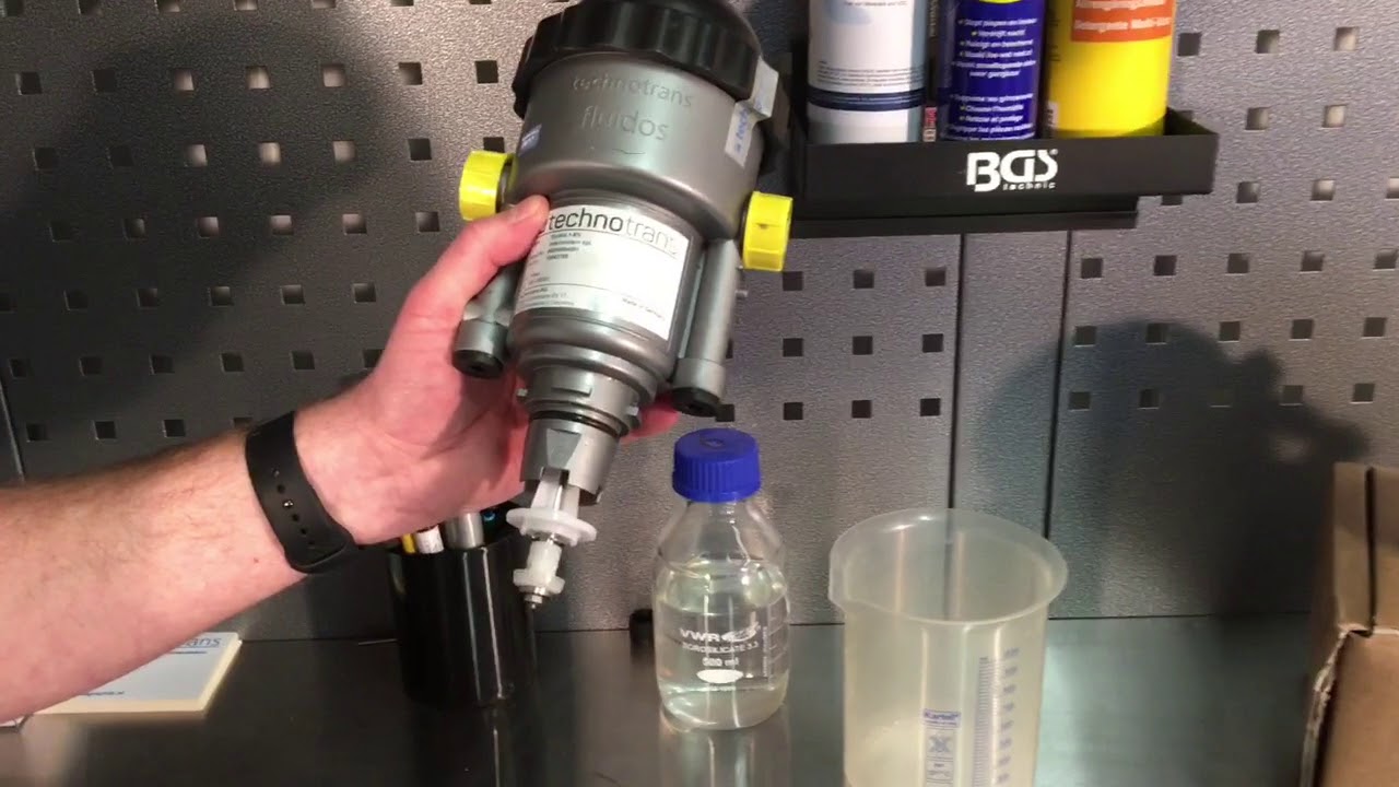 Technotrans Fluidos doseerpomp - YouTube