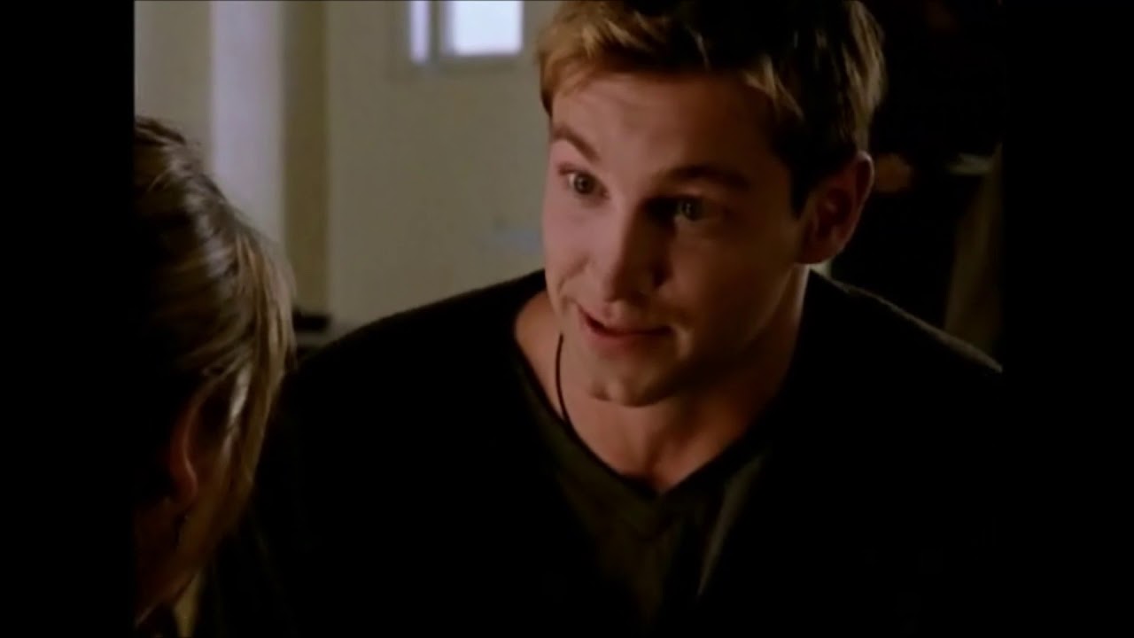 Buffy, přemožitelka upírů CZ - S01E05 Nikdy nezabíjej kluka na prvním ...