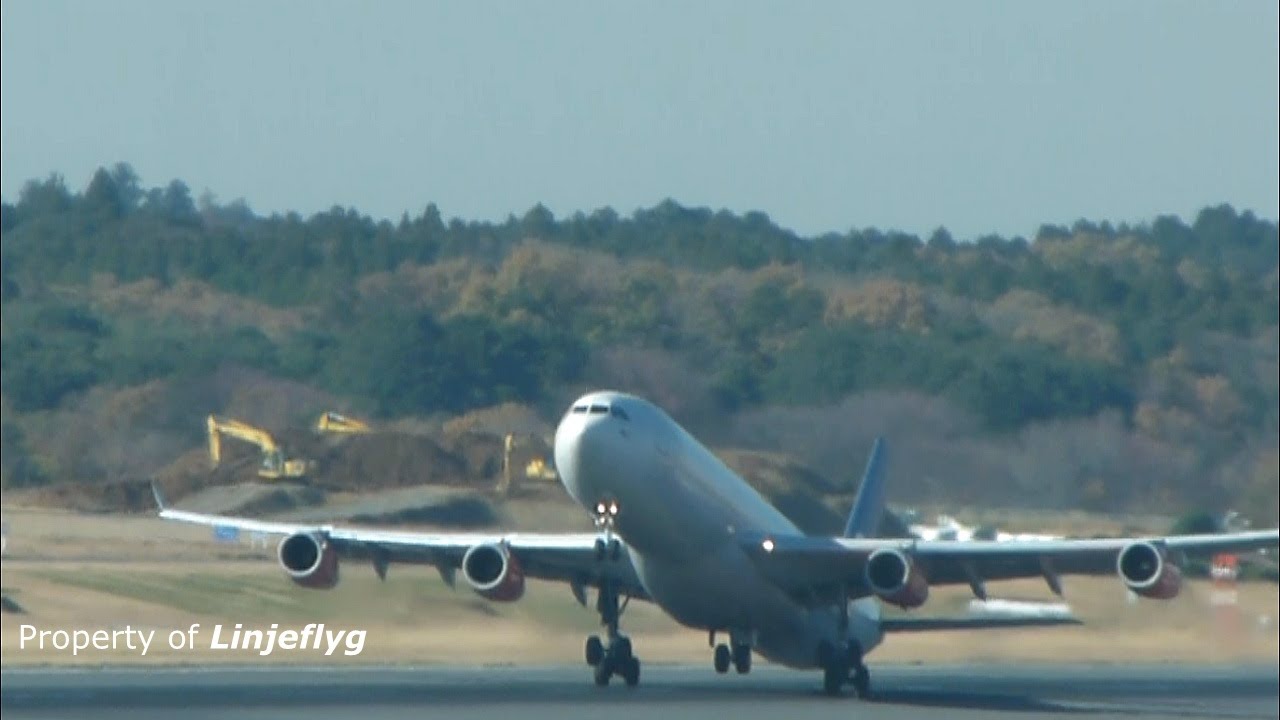 Late rotation and near tail strike of SAS A340-313X@NRT - YouTube