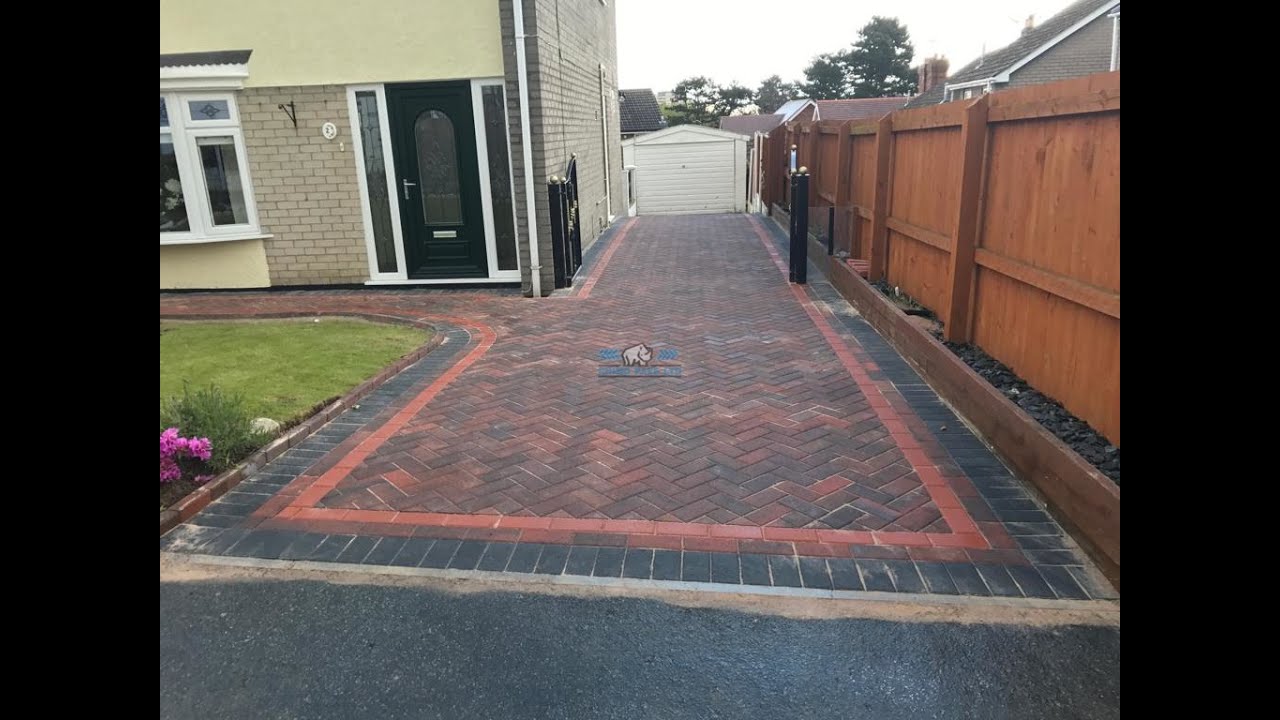 Driveway with Brindle, Red and Charcoal Paving Blocks in Flint ...