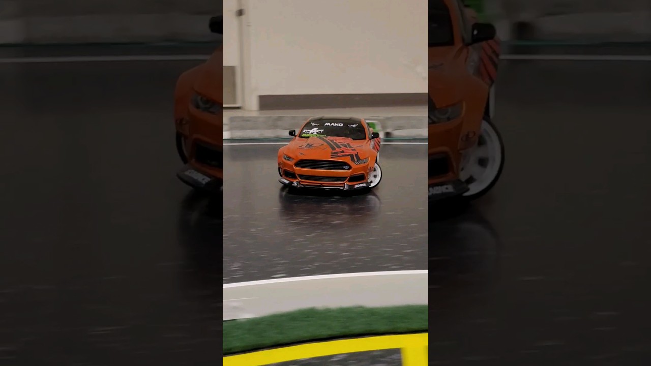 RC drift car popping the front end at @lunardriftcircuit7010 - YouTube