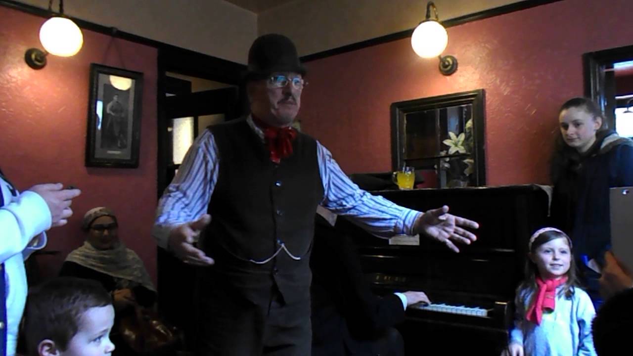 Man on the Flying trapeze - YouTube