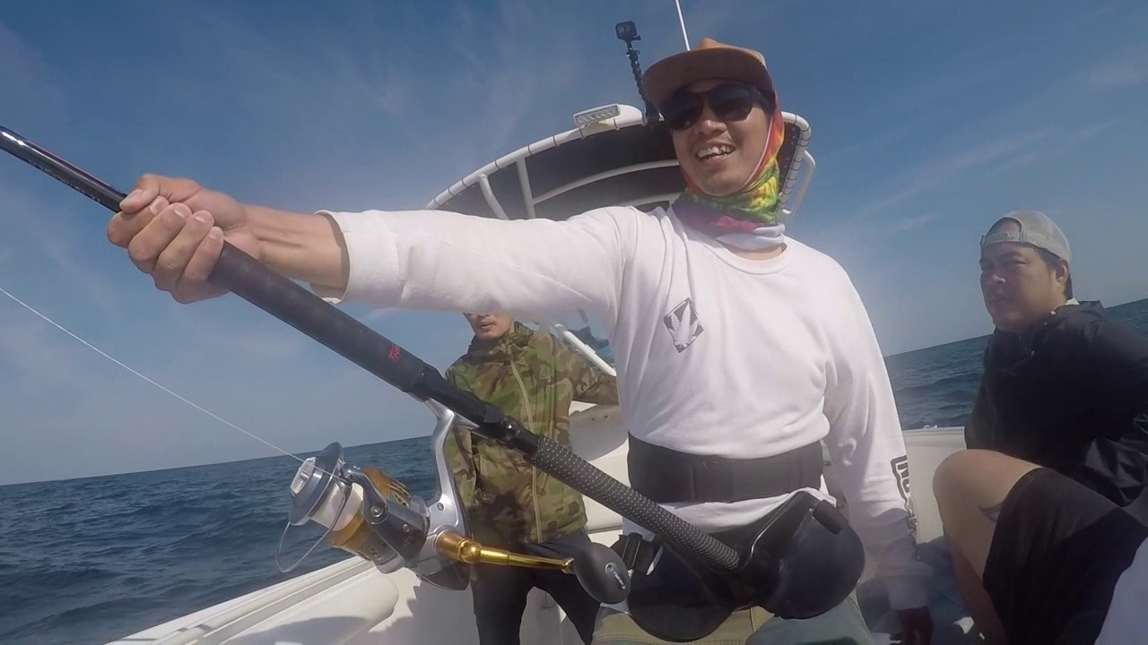 500LB BLUEFIN TUNA IN CAPE 08.03.17 - YouTube