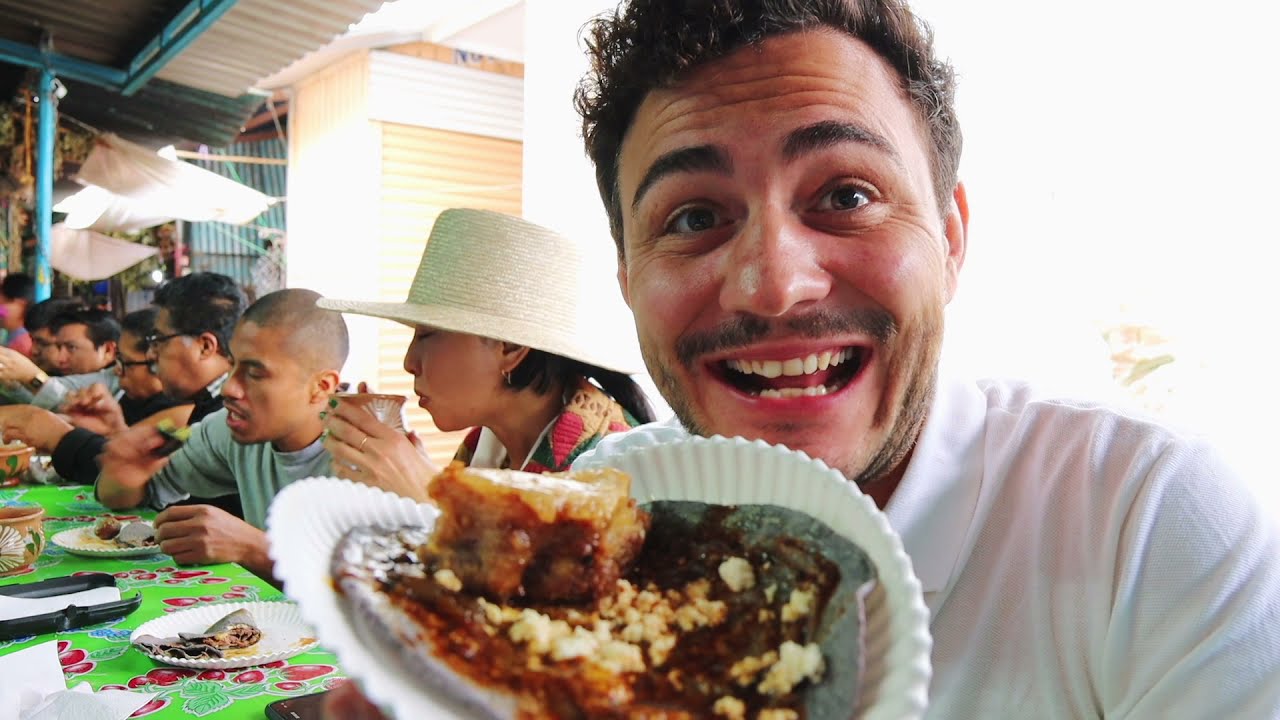 Me Comí las MEMELAS de Doña Vale en Oaxaca - YouTube