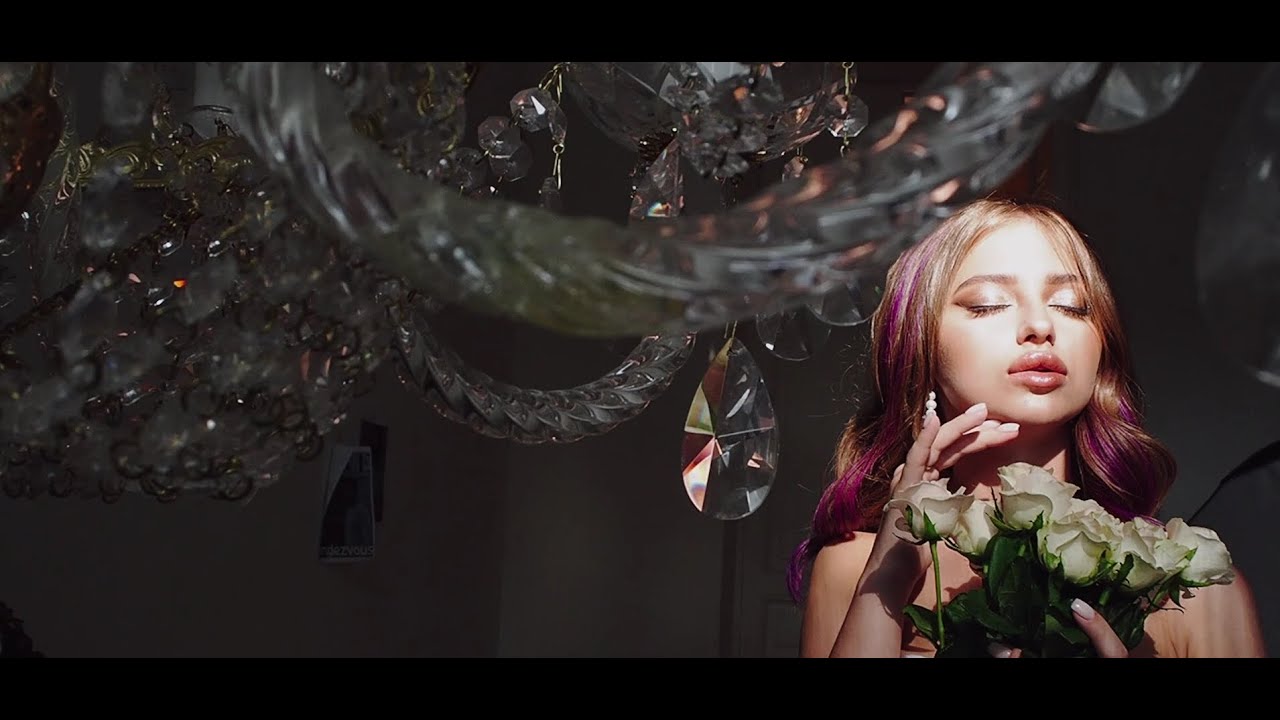 Model in flakon - YouTube