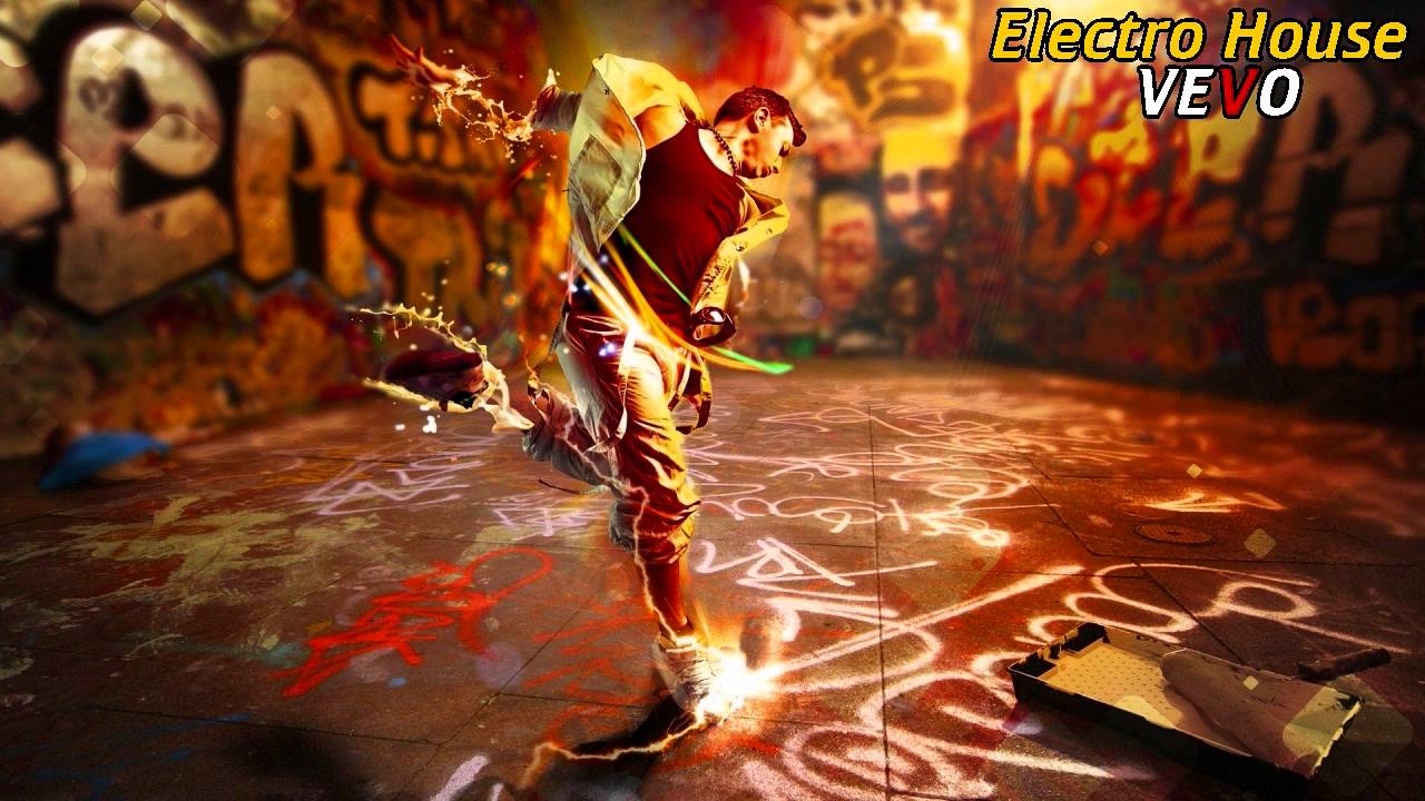 Porter Robinson - The Wildcat (Original Mix) - YouTube