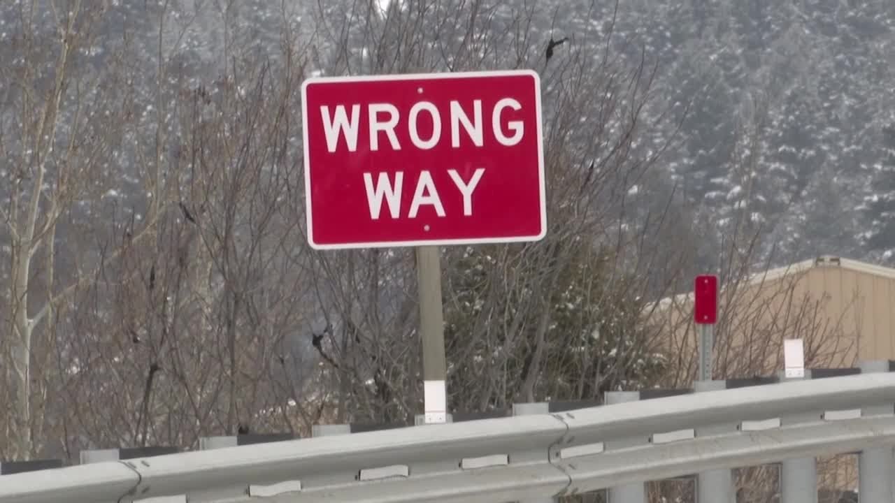 New signs coming to prevent wrong-way drivers on I-90 in Gallatin County - YouTube