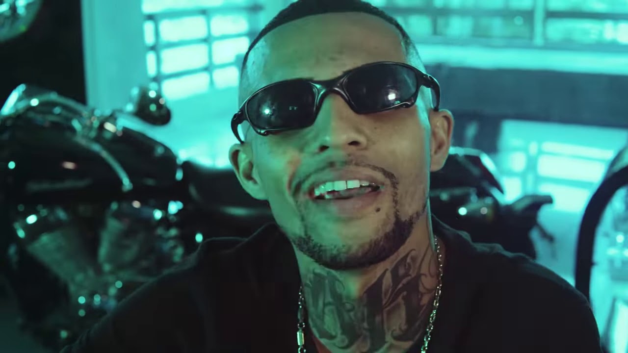 MC KAIO, MC L DA VINTE E MC AK SOU DE TODAS CLIPE OFICIAL Doug Filmes ...