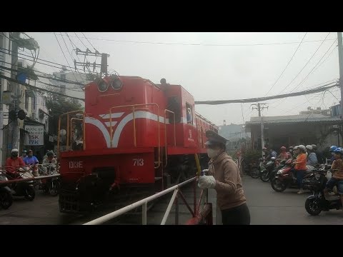 [Tàu Tết 2025]D13E-713 Đi Đơn 0502 Rời Ga Sài Gòn - YouTube