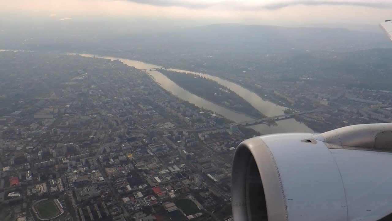 Rare Landing in Budapest (nice view of the City) - YouTube