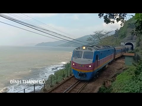 Passenger trains run through the tunnel - YouTube
