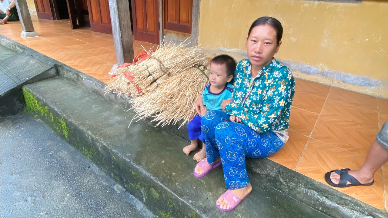 Sáng sớm tinh mơ vợ a Sùng a Páo e Dia xuống nhà gửi gần 200 bó cỏ danh ...