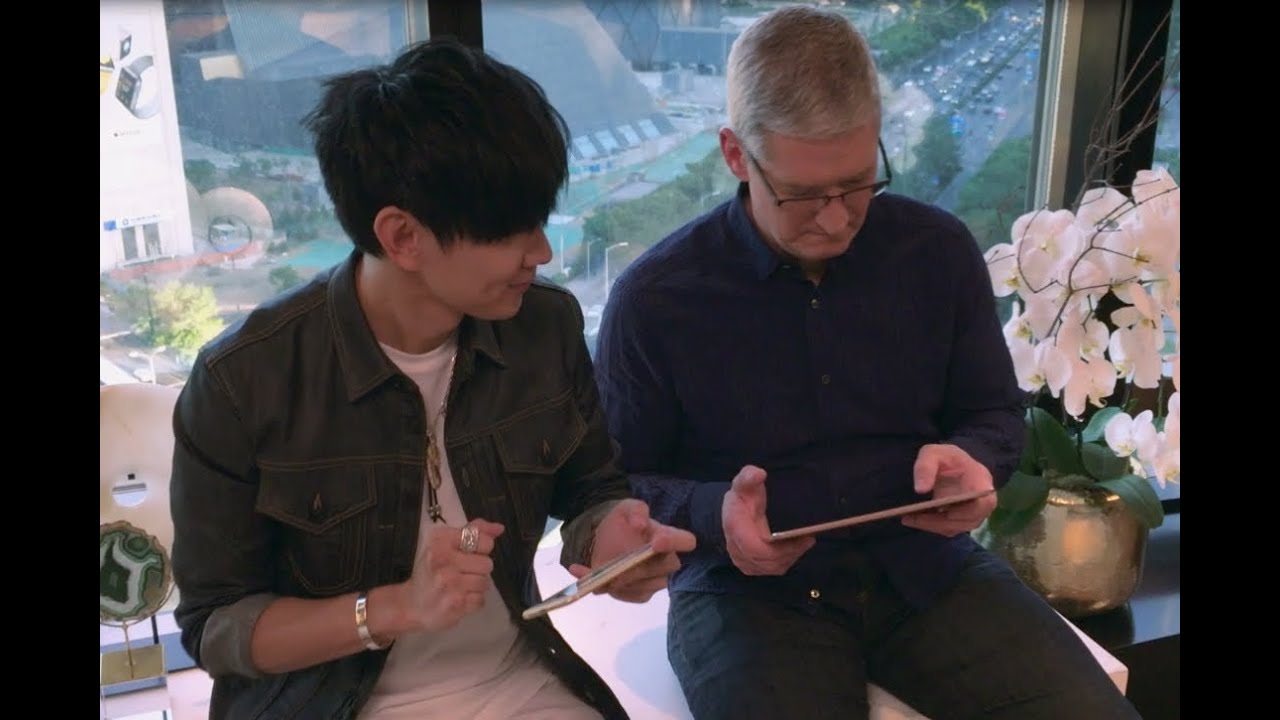 JJ battles Tim Cook on GarageBand - YouTube