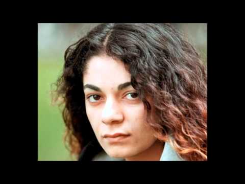 Fadime talar i riksdagen - YouTube