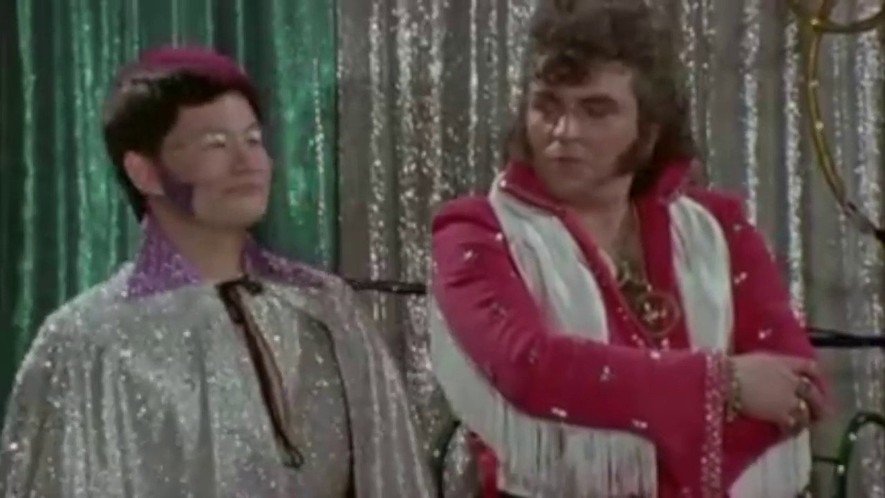 Elvis Wong - Elvis Gratton - YouTube