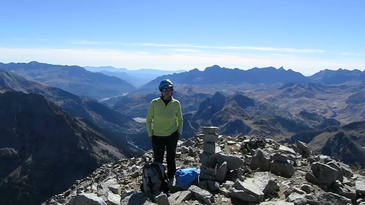 Vista de 360º desde el pico Arriel - YouTube