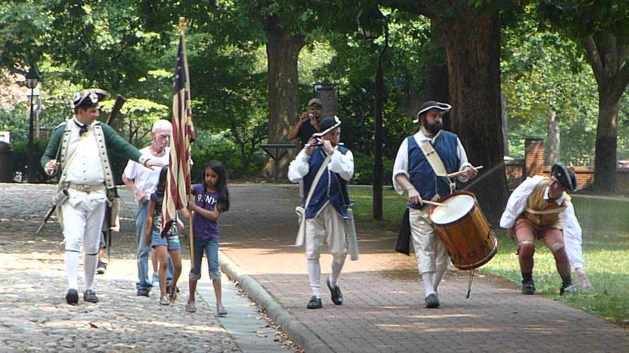 Revolutionary War Marching Band - YouTube